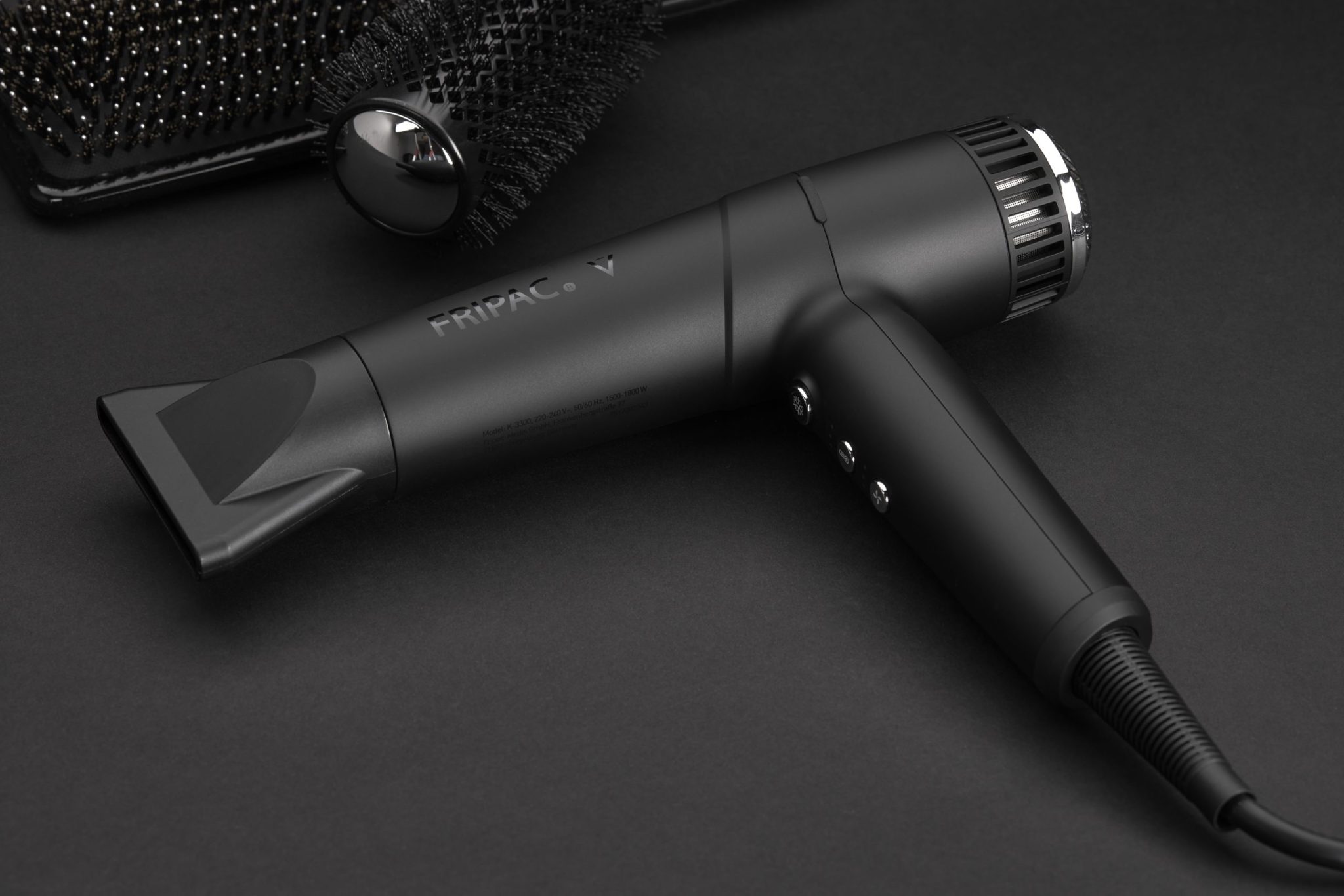 Leicht, kraftvoll, stromsparend und wunderschön - der neue Haartrockner ...